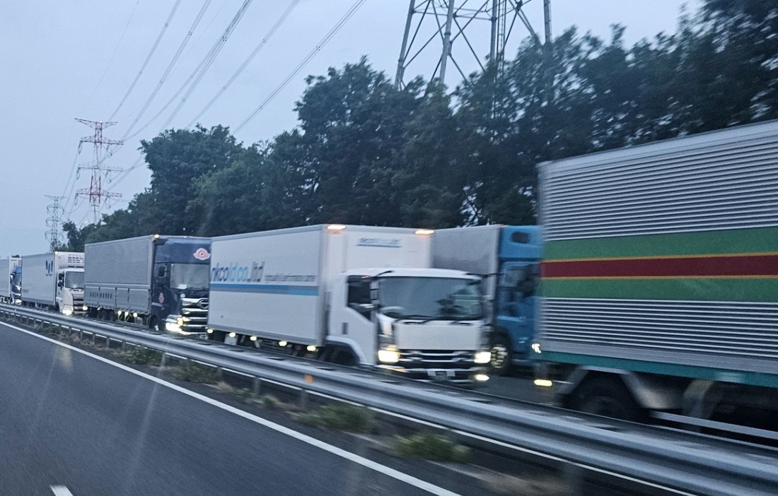 【渋滞】圏央道(外回り)『鶴ヶ島JCT～坂戸IC』付近で大型トラック同士の衝突事故！現場の被害状況を画像と動画で！5/13 – マイブロ